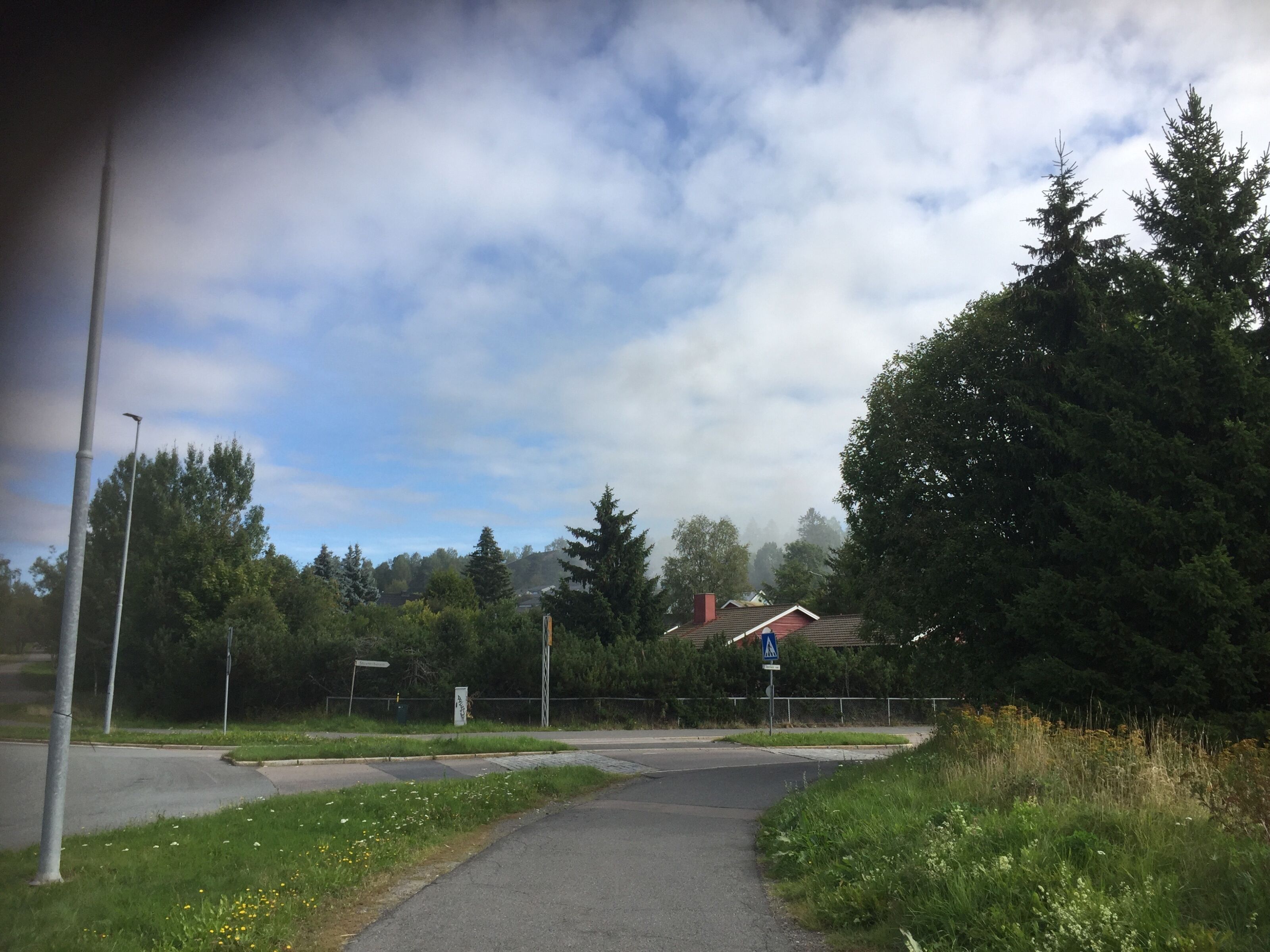 Fire familier husløse etter brann, brannvesenet jobber nå med etterslukking