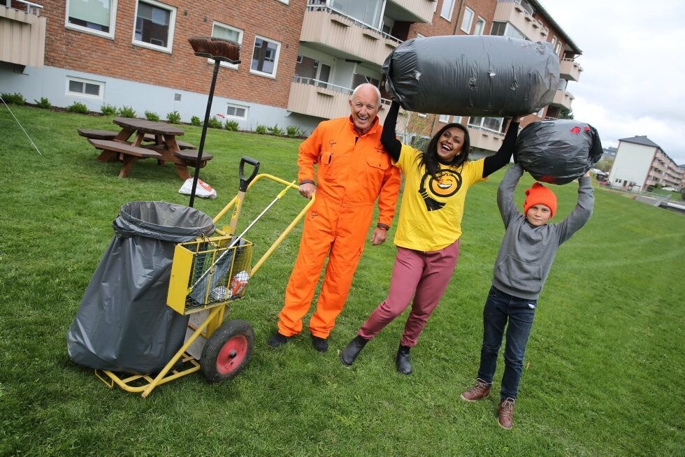 Generalen går av med flagget til topps