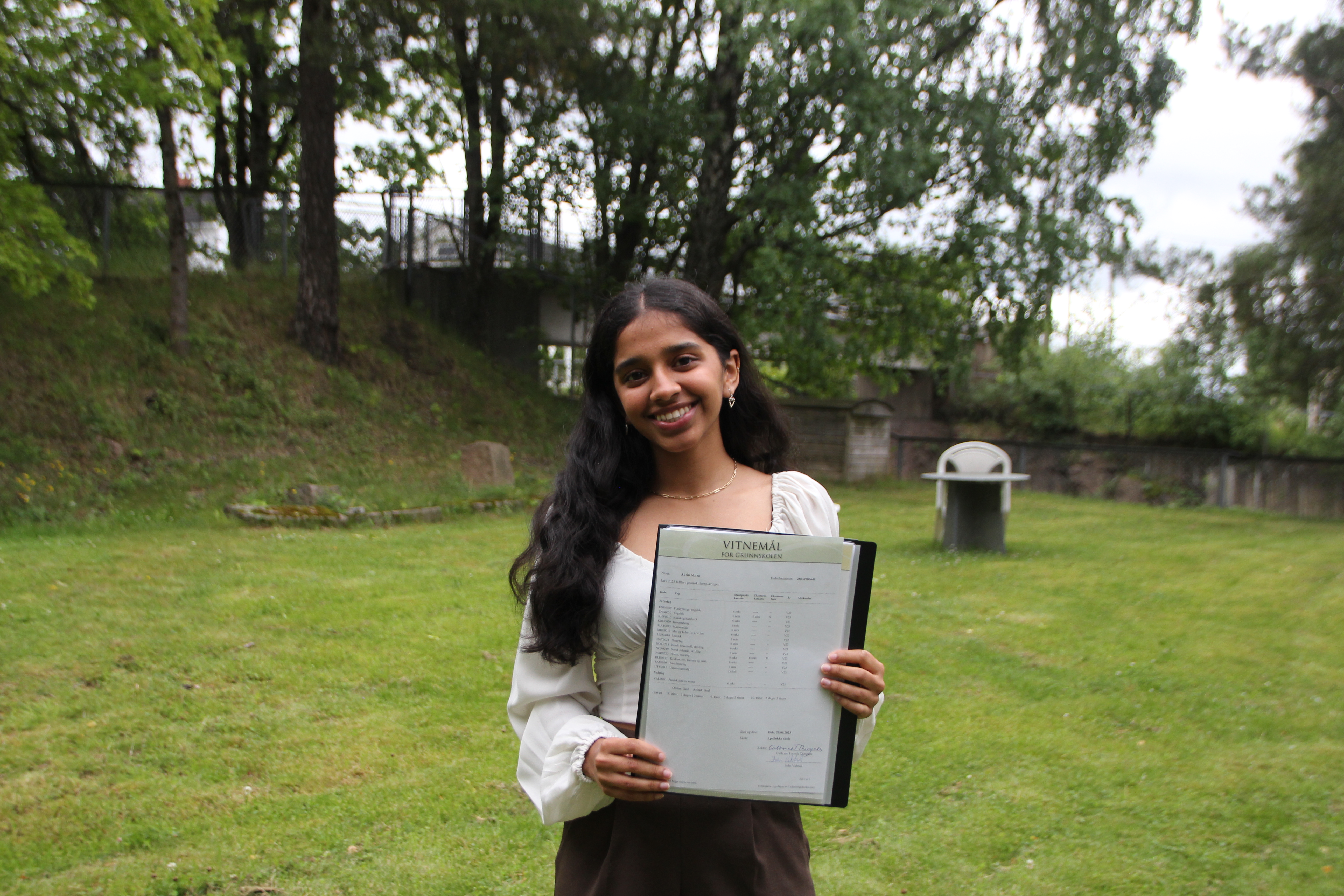 Rødtvet-jenta Akriti klinte til med seksere i alle fag