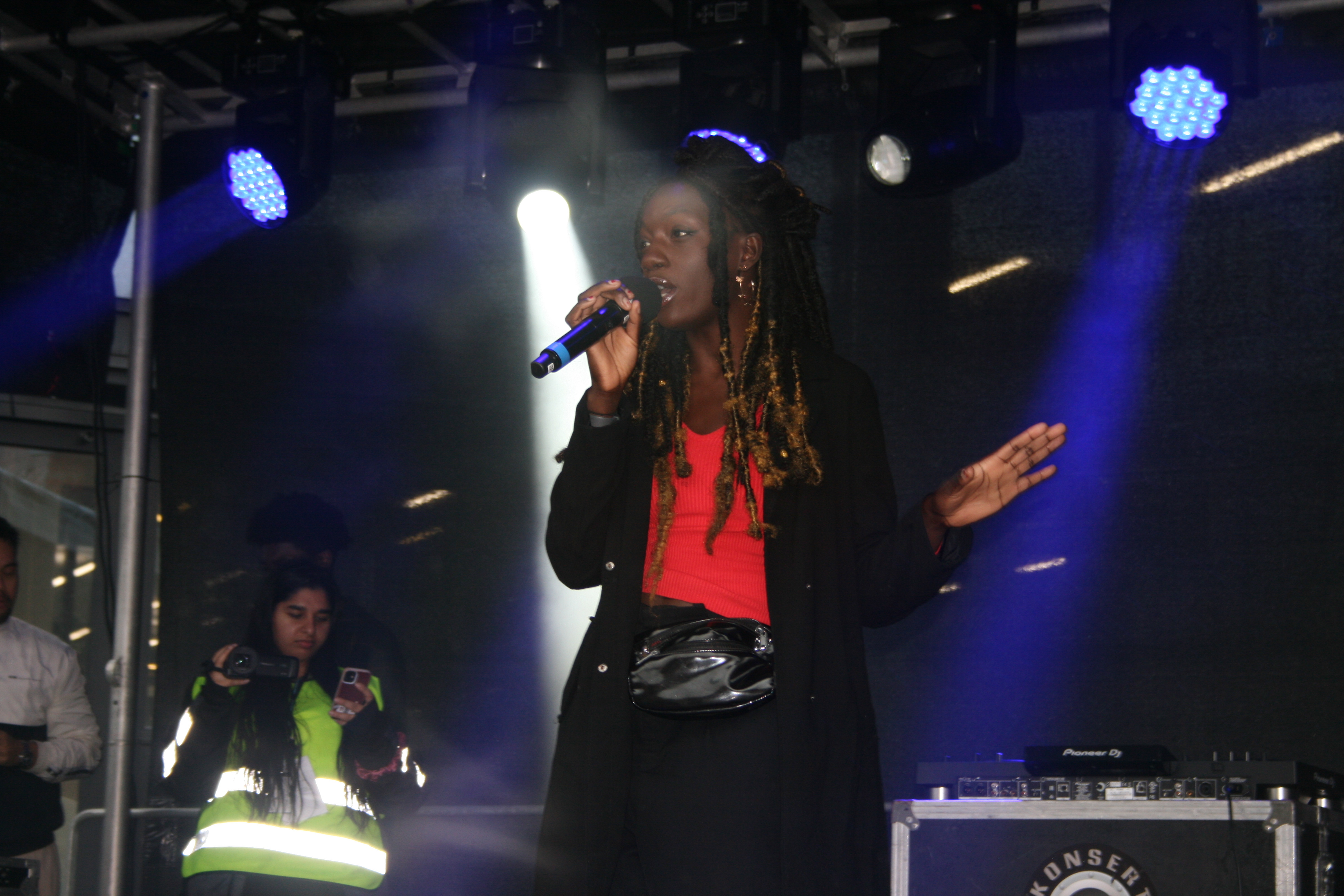 Regnet kunne ikke stoppe festen da Kuben feiret seg selv