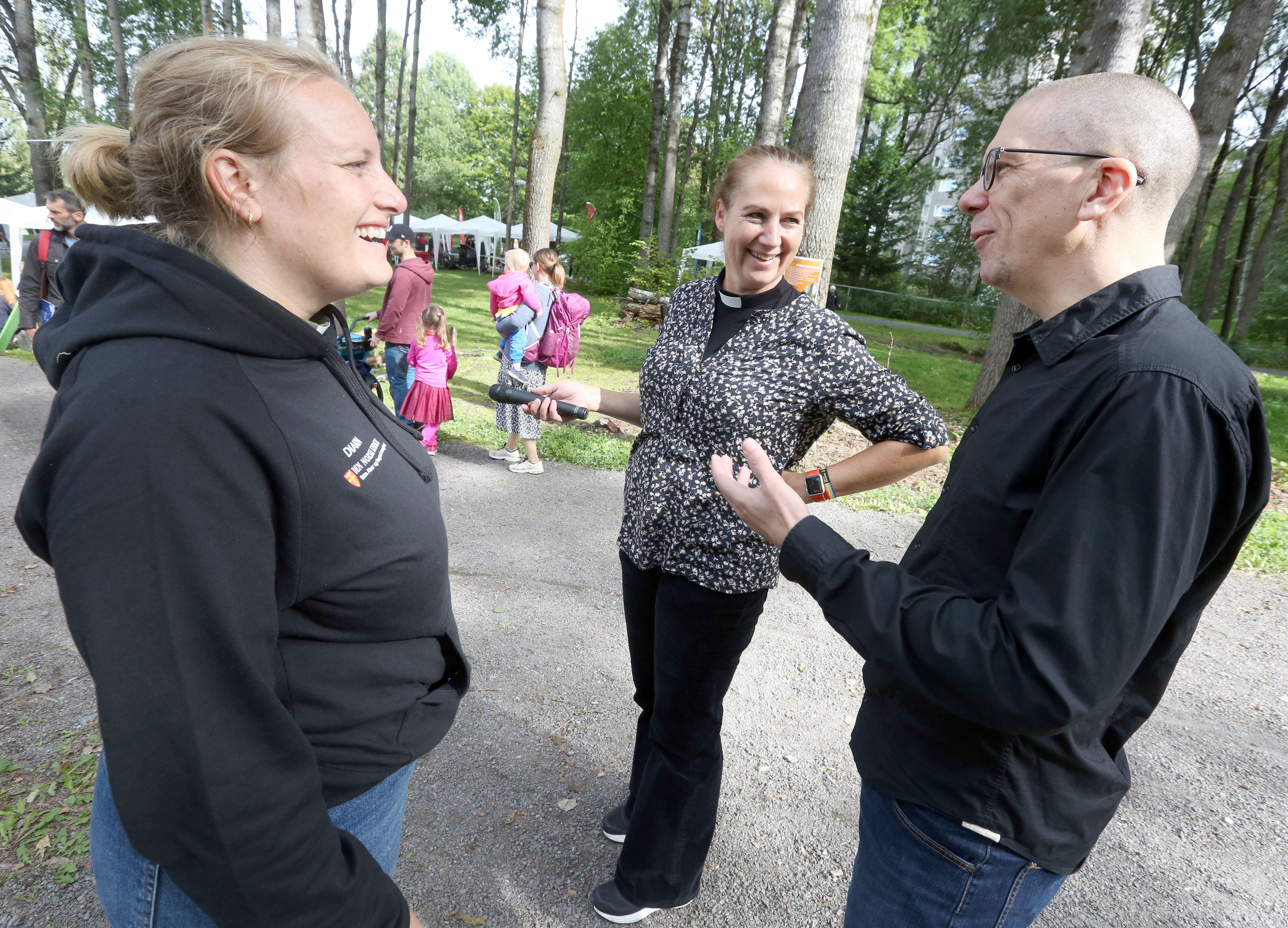 Mangfoldig nabolagsfest da fredspålen ble «plantet» på Trosterud ...