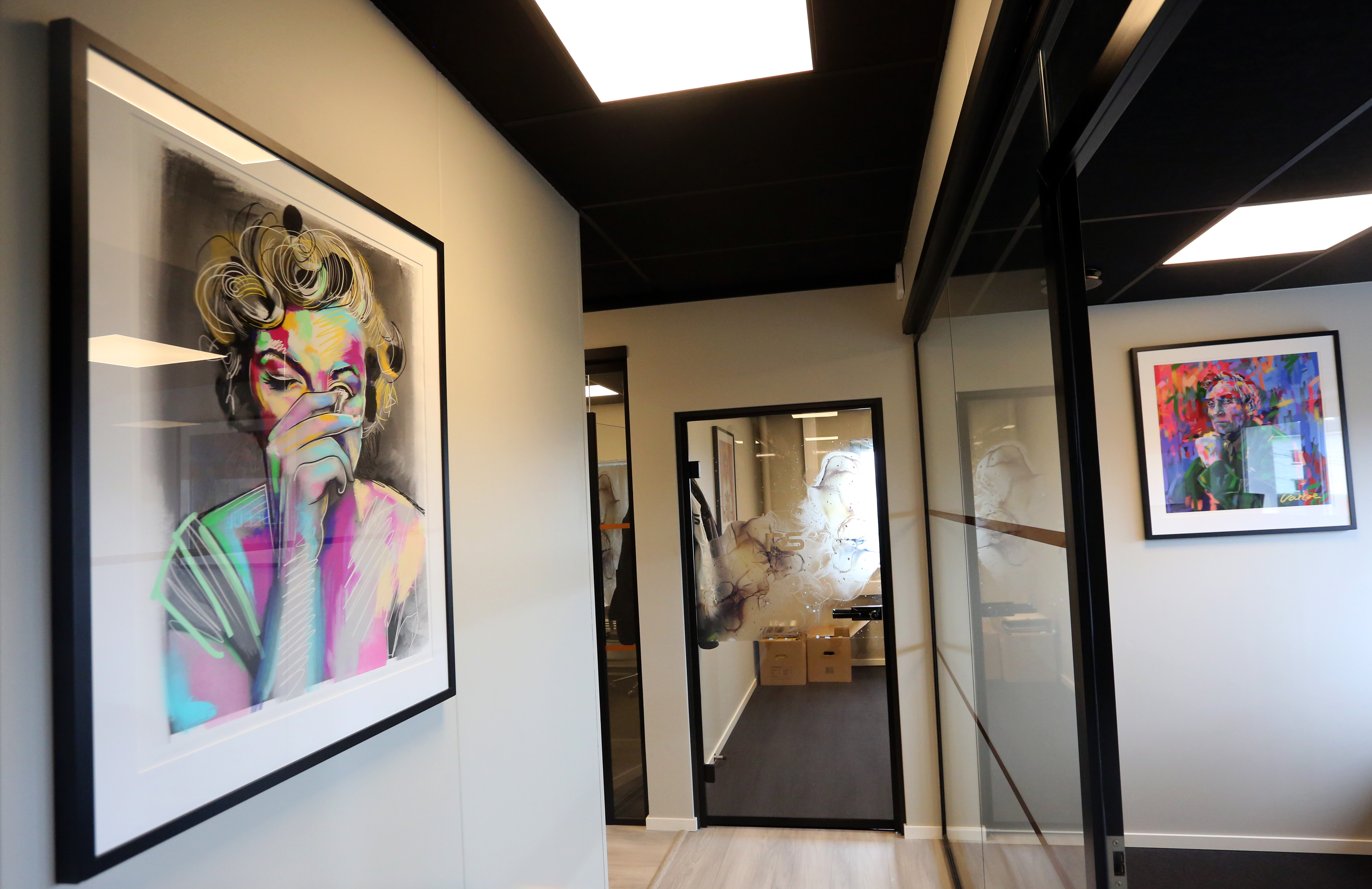 Er det rart folk trives på jobben!