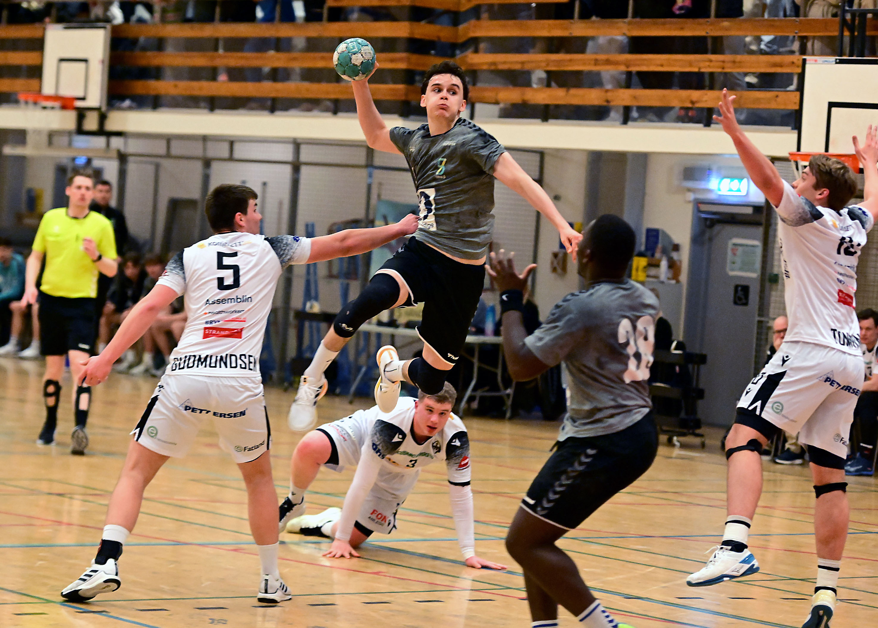 Høytsvevende Linje 5 måtte nøye seg med ett poeng