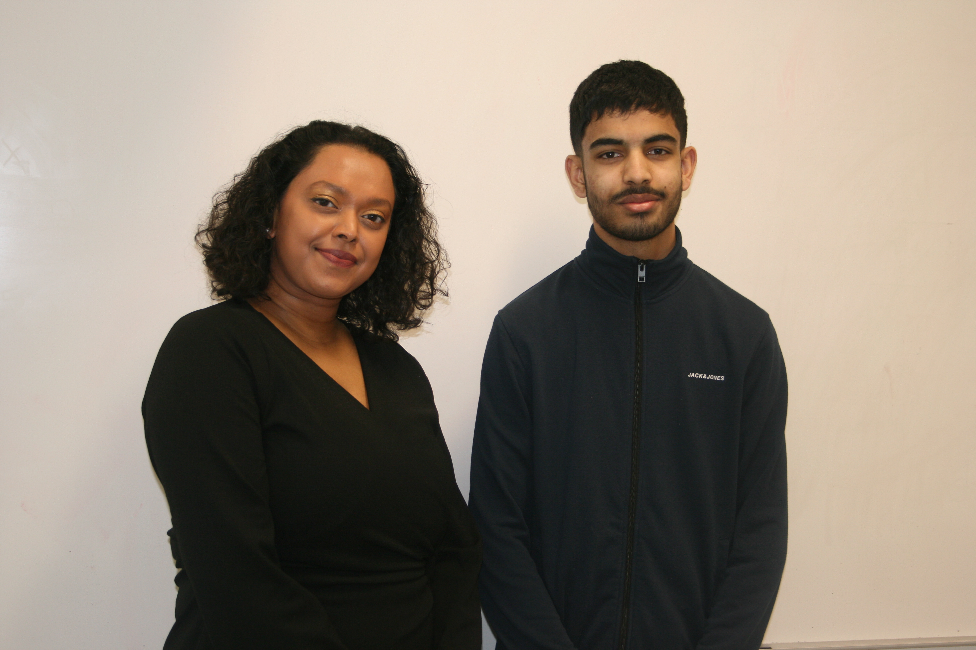 Tolv år etter at hun rømte fra Utøya, deler Kamzy fortsatt åpent om opplevelsen. – Viktig at vi ...