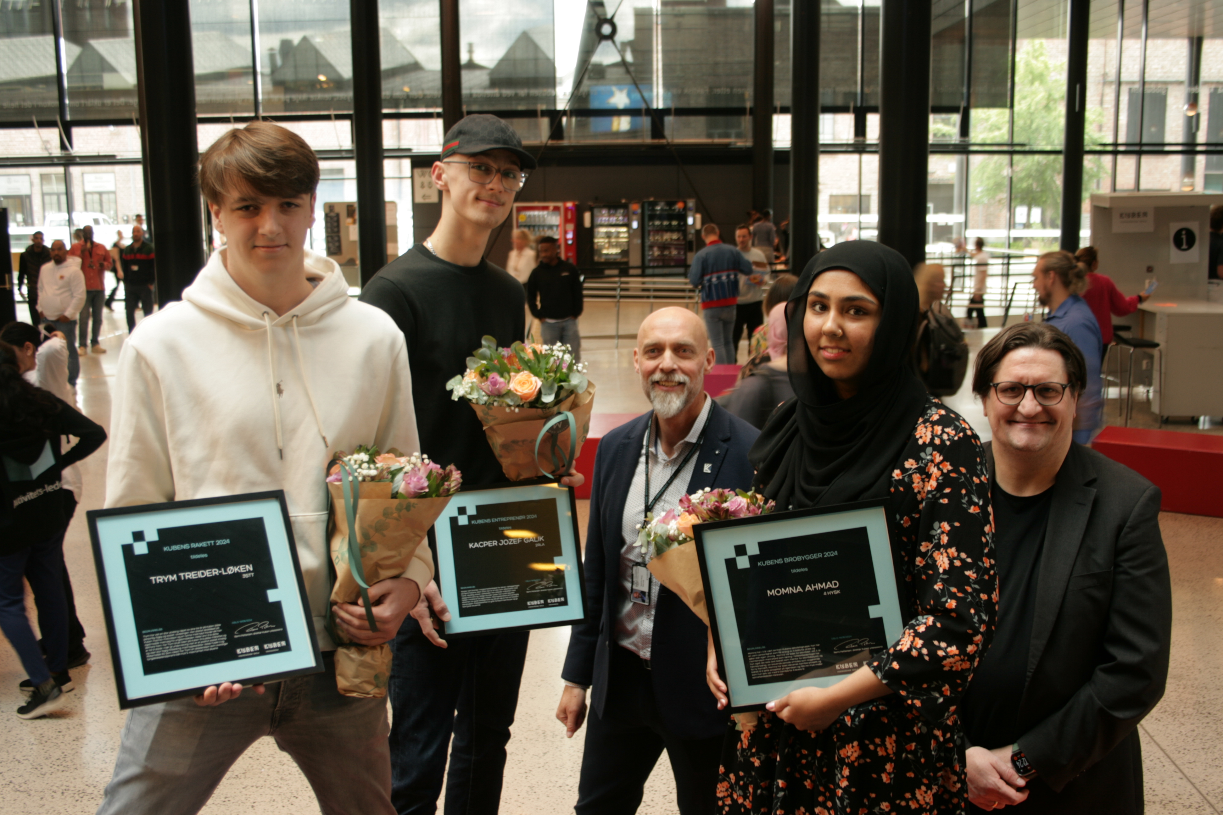 Kuben videregående hedrer sine egne