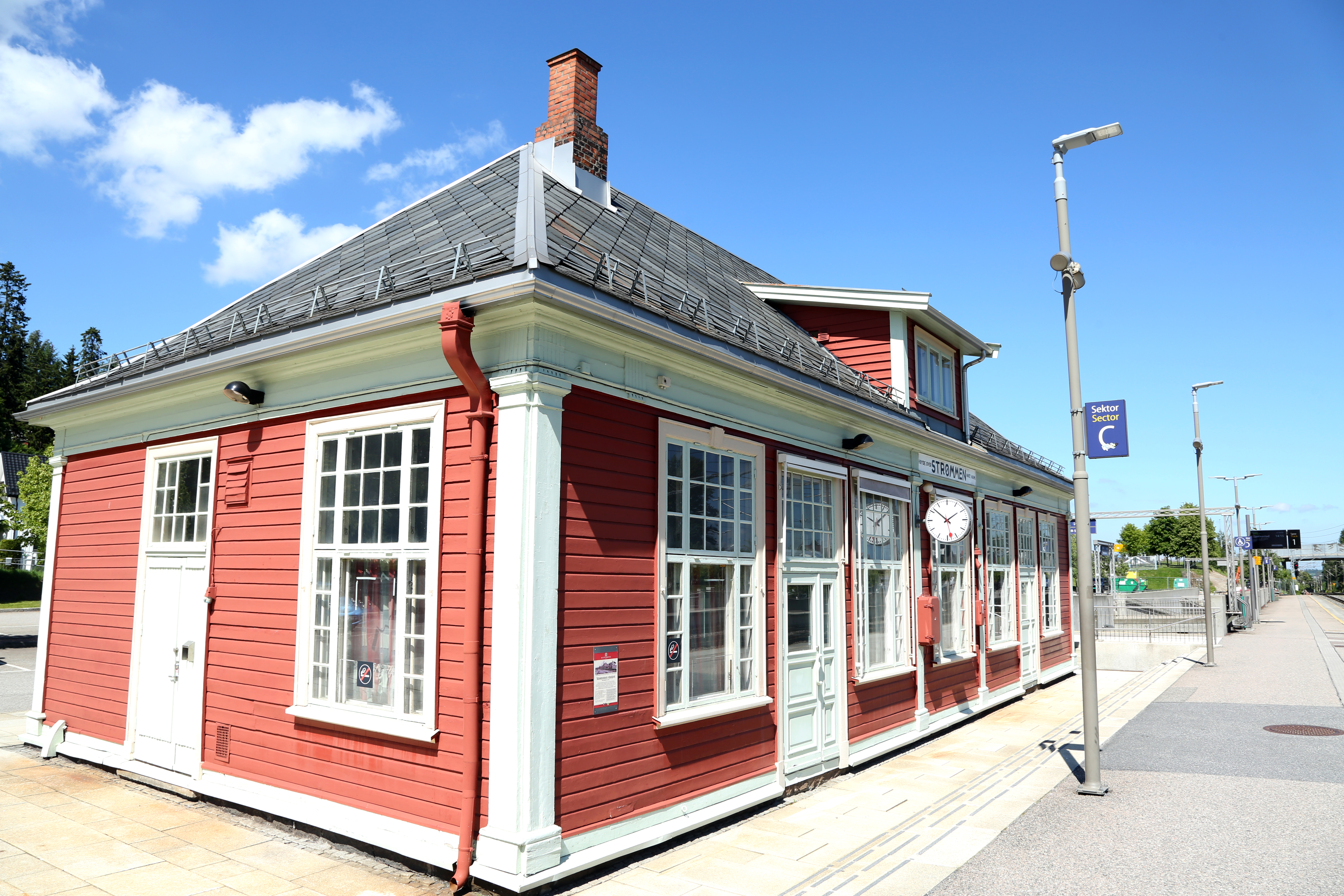 Rolf og Rolf dro til historisk jernbanegrunn fem stasjoner fra ...