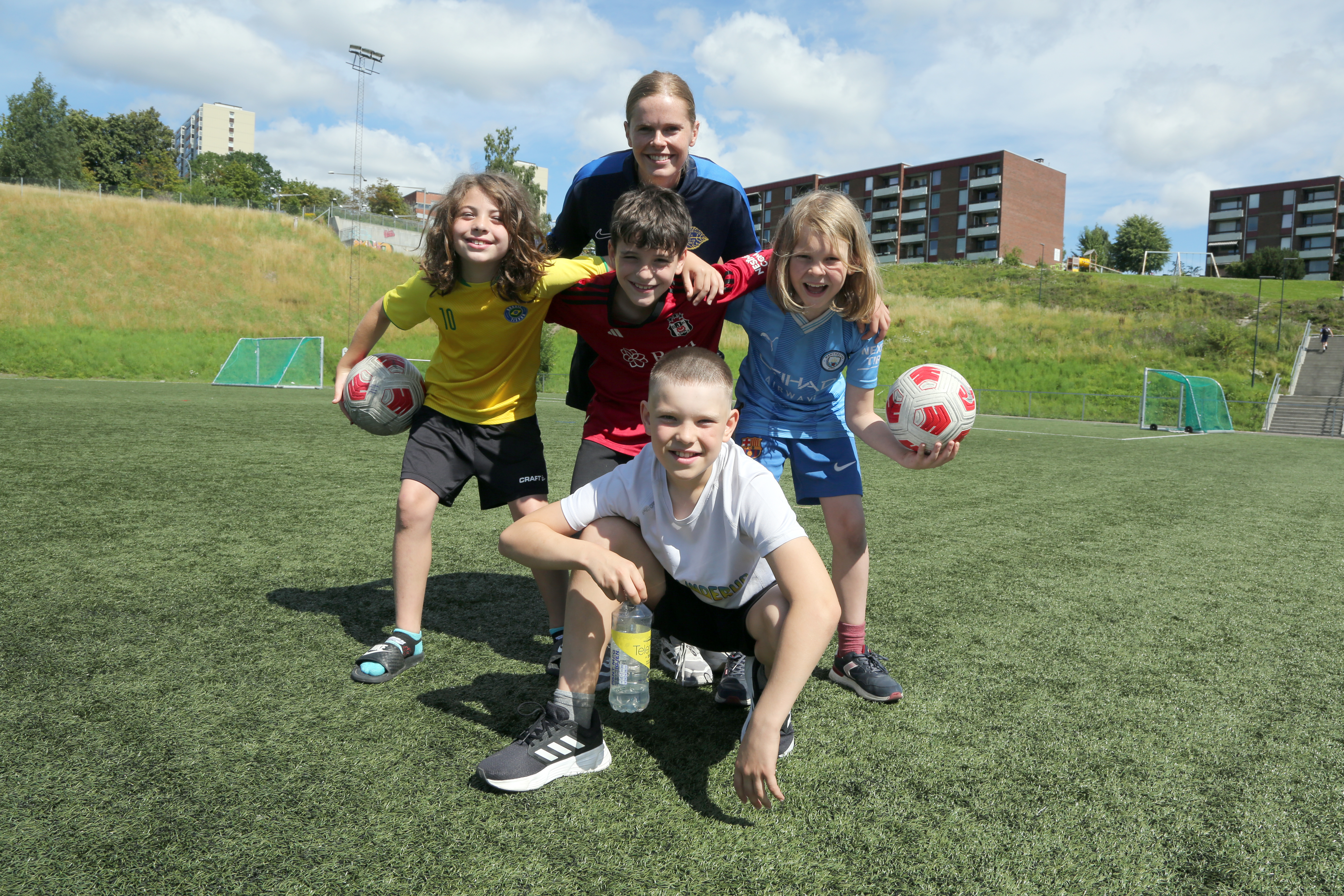 Alt er bare gøy og moro på Camp Linderud - men ingenting slår fotballen!