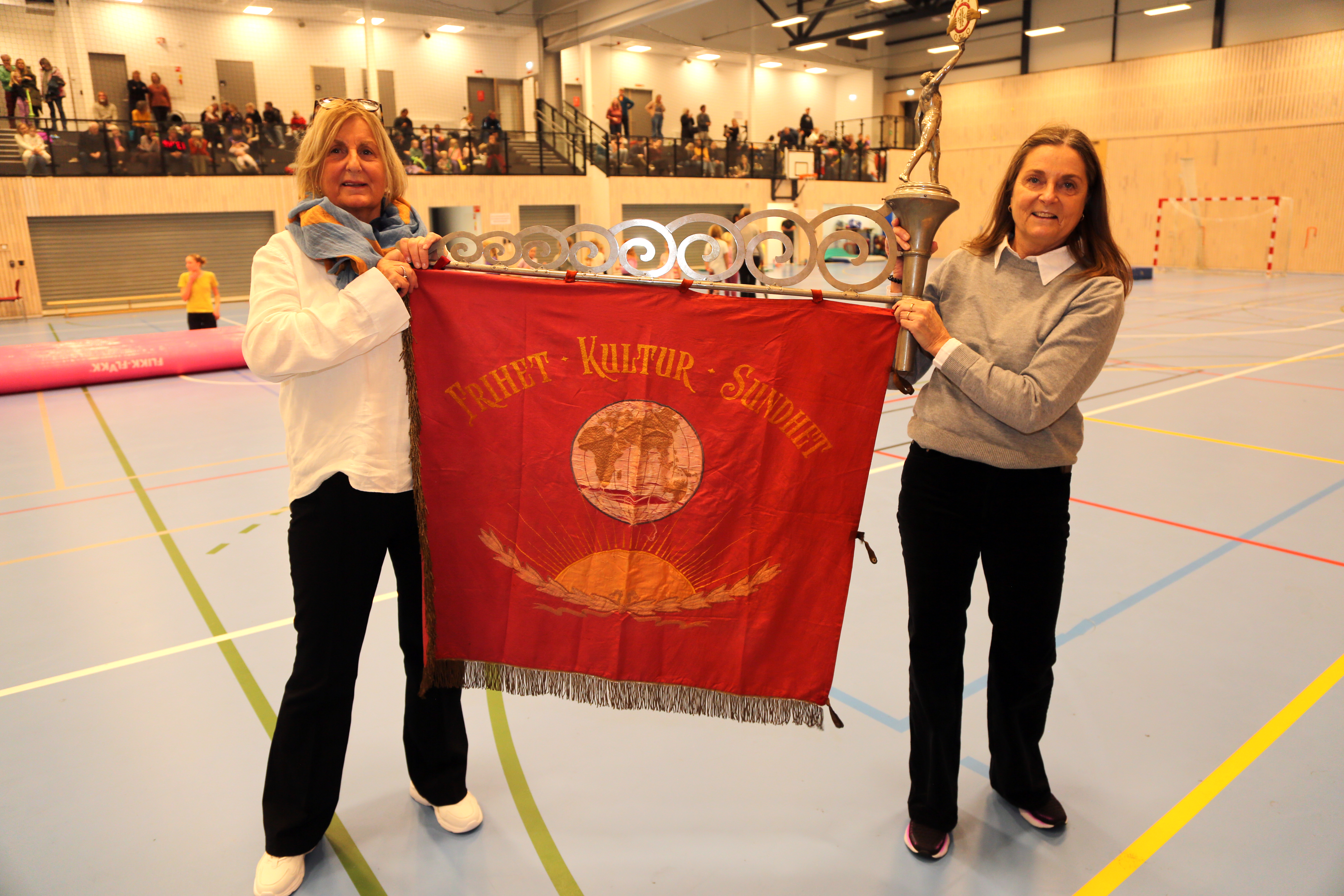 Hopp og sprett, musikk, historiefortelling og en masse bløtkakespising ...