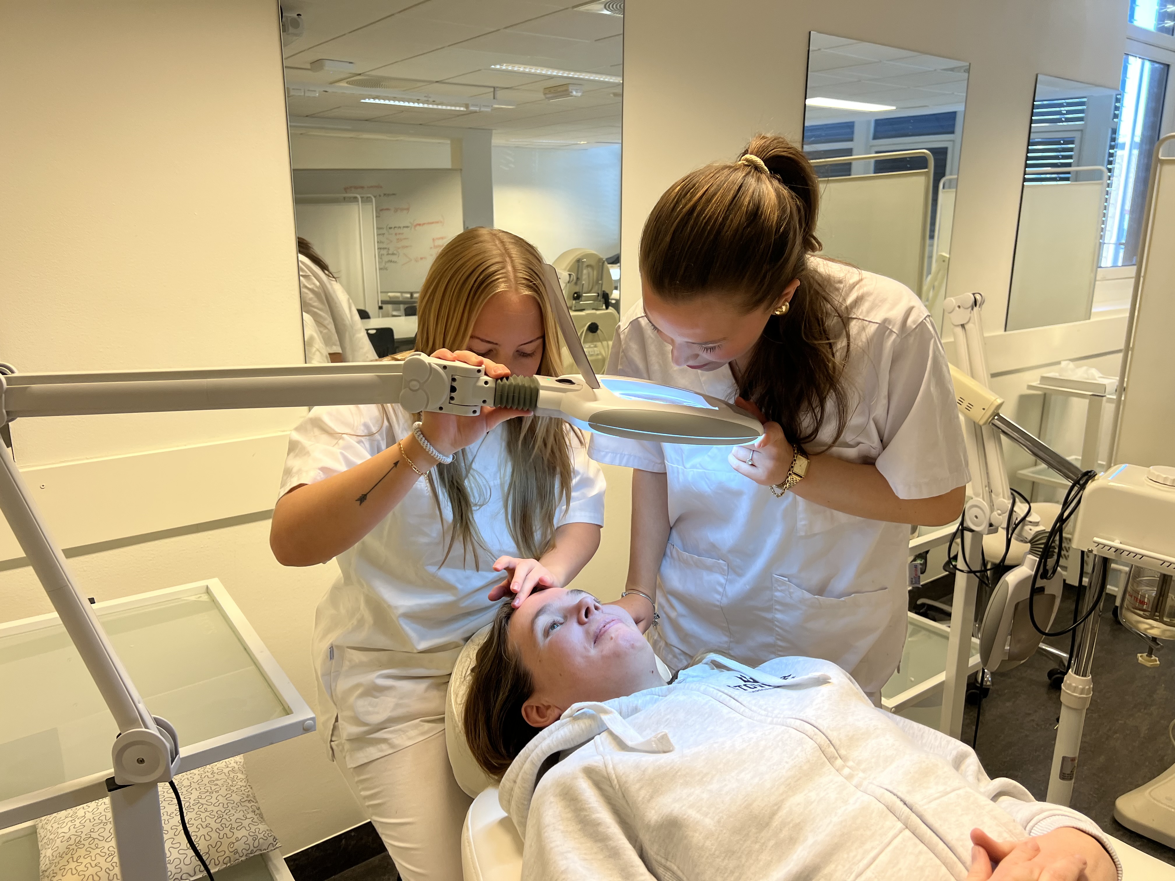 Stovner VGS: – Vi er den eneste offentlige skolen som har hudpleie-linje