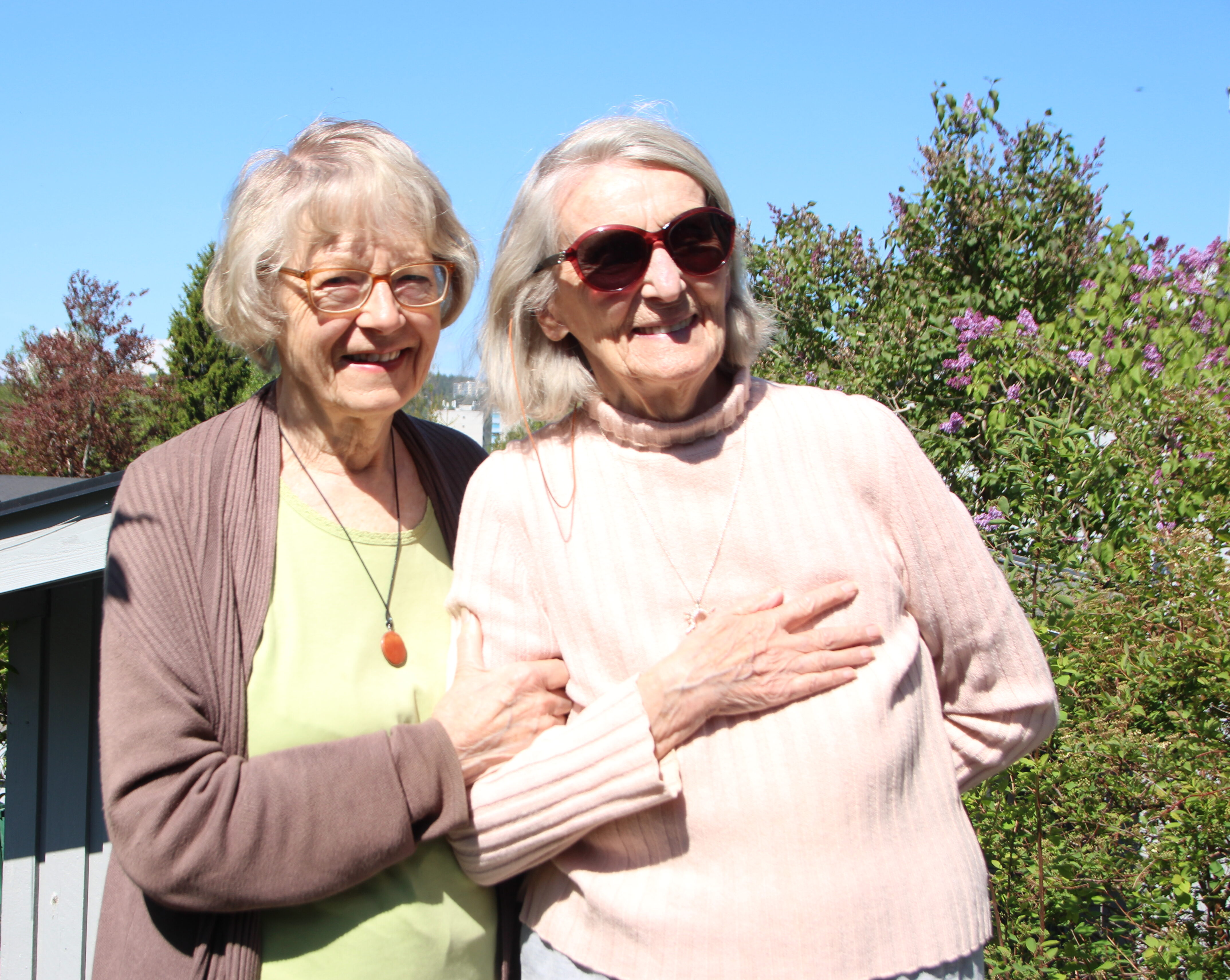 Fra krig til vennskap: Ingrid (85) og Kari (90) feiret frigjøringen sammen