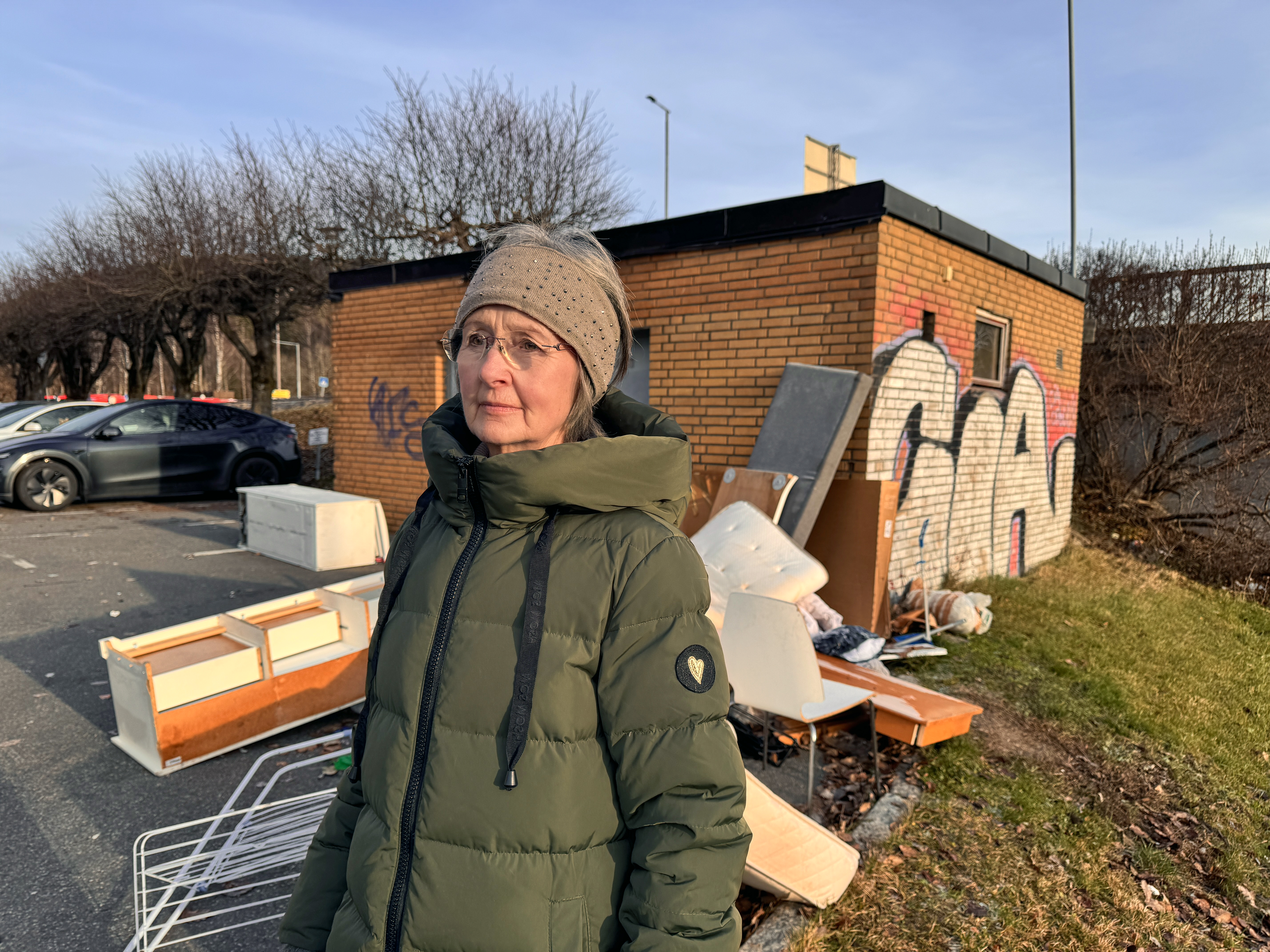 Fortviler over at bygda i hennes hjerte blir dynget ned med søppel ...